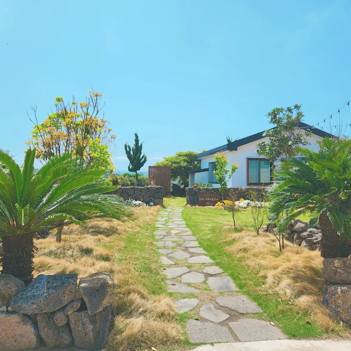 "자카란다제주" 세화해변인근,자쿠지숙소 - Jeju