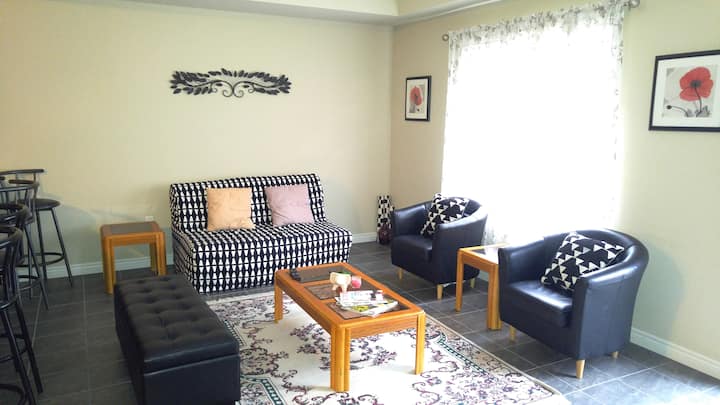 Modern, Large, Comfy Private Room With Queen Bed - St. Jacobs