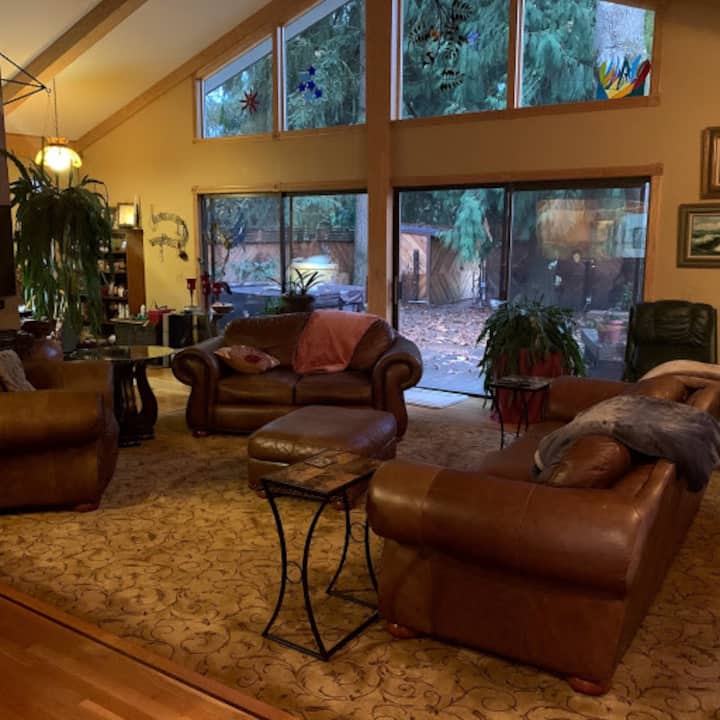 Cozy Family Home With Spacious Outdoor Area - Eugene, OR