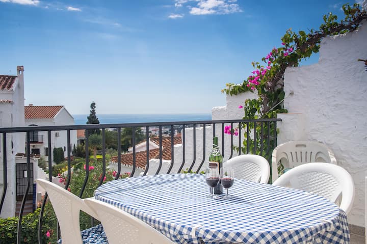 Terrass Med Havsutsikt Och Trädgård - Nerja