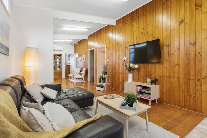 3 Bedroom Dromana 2 Minutes Walk To Beach! - Dromana