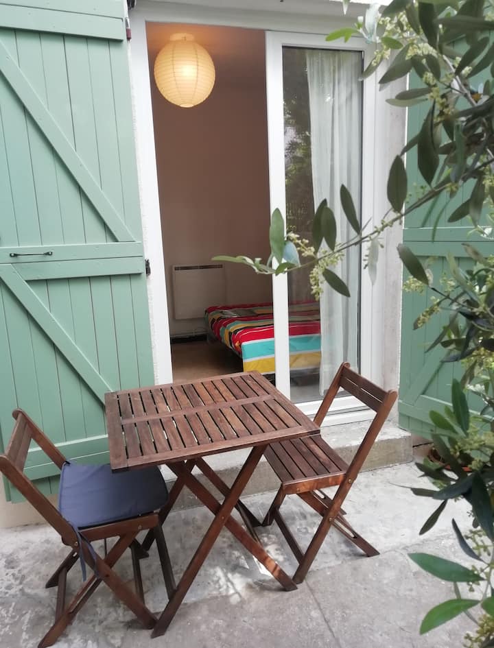 Chambre Indépendante Sur Cour, Calme, 15 Min Gare - Nîmes