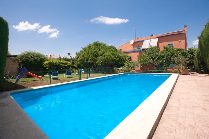 Perfectly Located Villa With Pool And Internet - Carmona