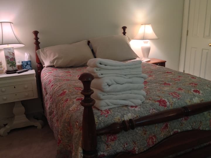 Charming And Cozy Private Bedroom - Bedford, NY