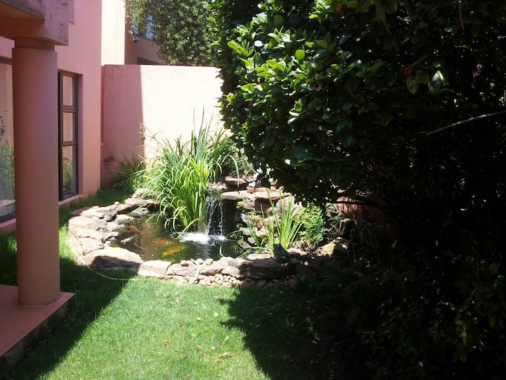 Private Suite, Large Airy Rooms View Pool, Pond - Johannesburg