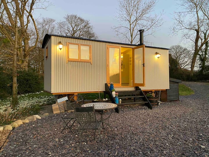 The Honeysuckle Hut In Snowdonia - Anglesey