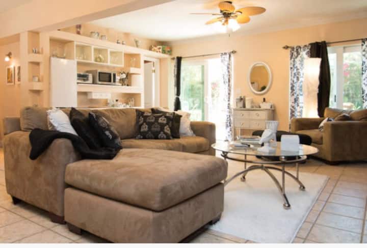 Riverside Entire Studio , Pool, Bbq,1bd/1bth/kit / - Riverside, CA