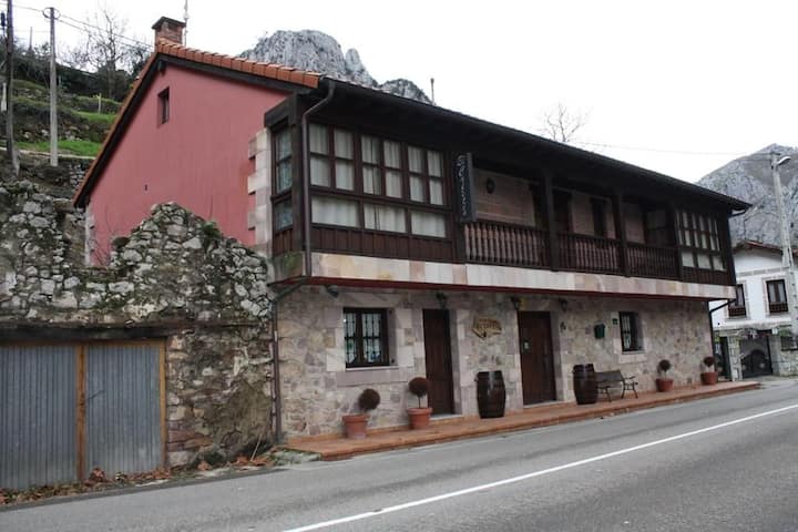 Casa Rural En El Paraíso De Los Picos De Europa. - Cantabria