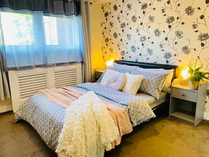 Free Parking, Cosy & Lovely 2 Bedroom Apartment - Glasgow