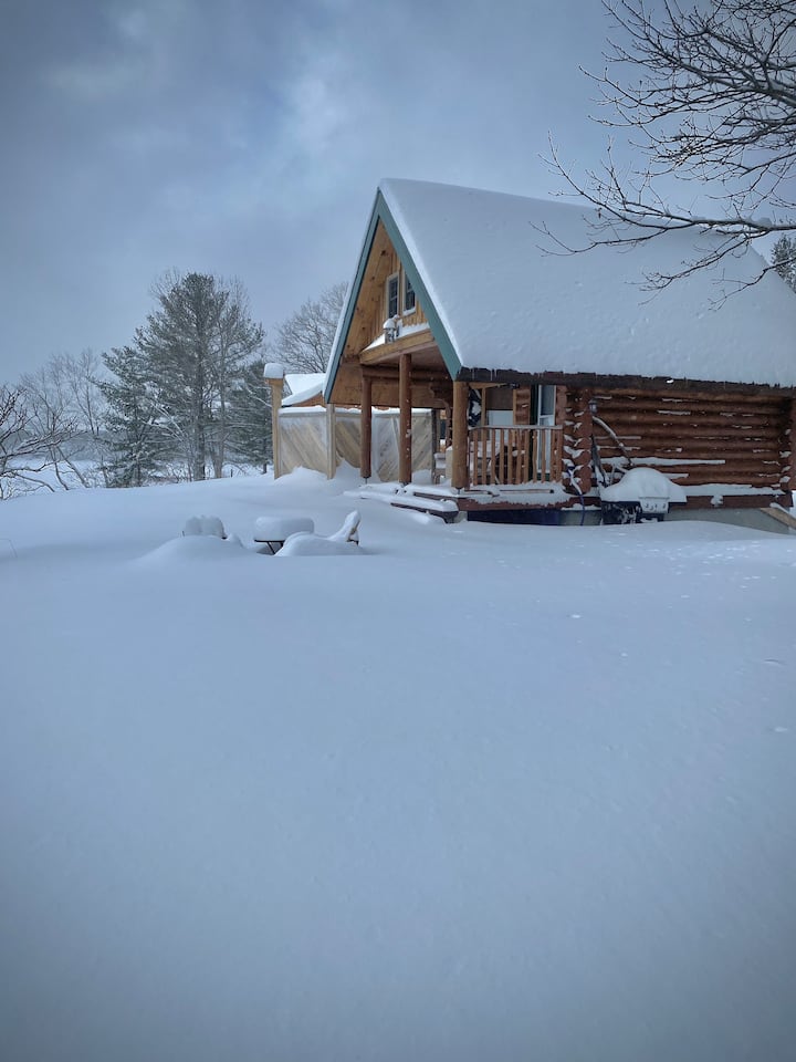 Log Cabin On The Lake Bed And Breakfast - Muskoka District Municipality