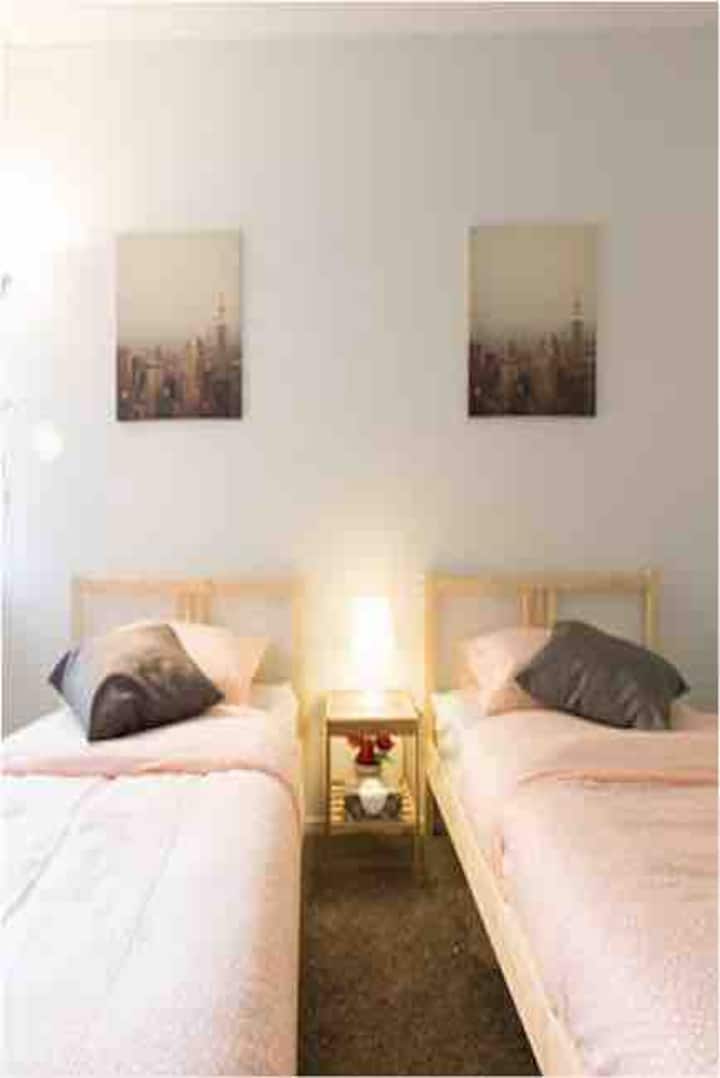Cozy Escape | Private Room 10 Mins To The Strip! - 
