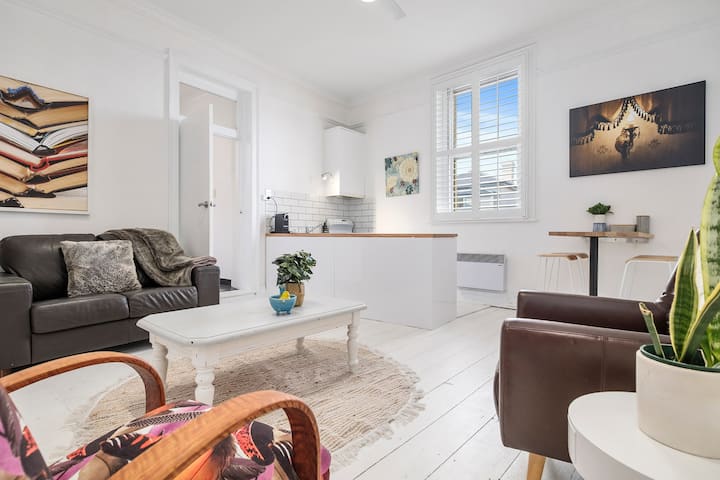 Urban Vibes At Grappa Court North Hobart - Hobart