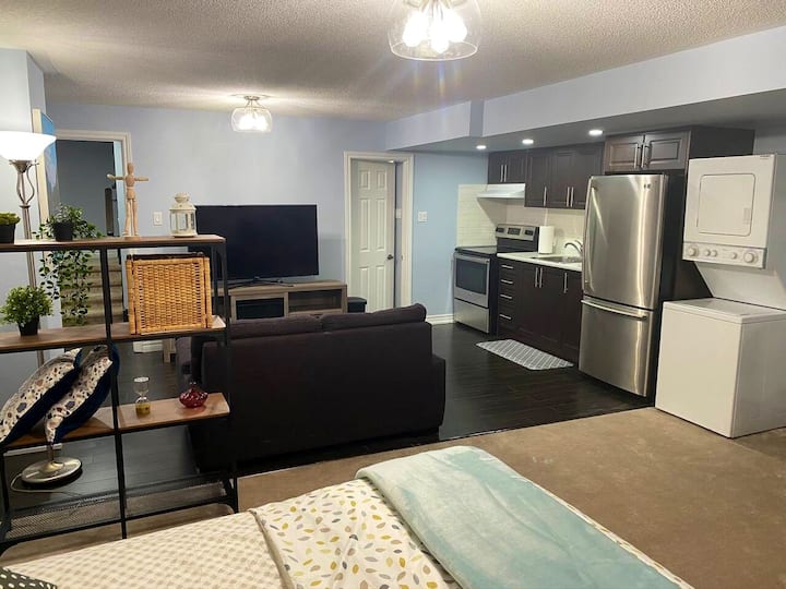 Large And Stylish Studio Apartment - Toronto