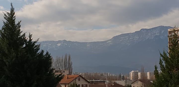 Au Pied Des Montagnes, Pour Vacances Agréables - Saint-Martin-d'Hères