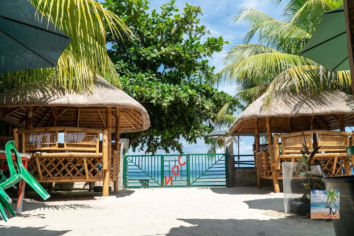 Beachfront Aircon Room At Badian Lambug Beach - Badian