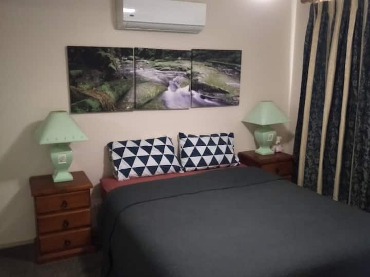 Affordable Private Flat With Ensuite, Kitchen, Air - Laidley
