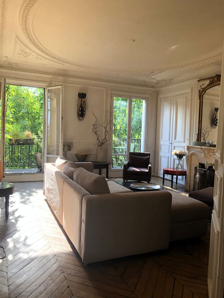 Bel Appartement Haussmannien Près De Montmartre - Paris