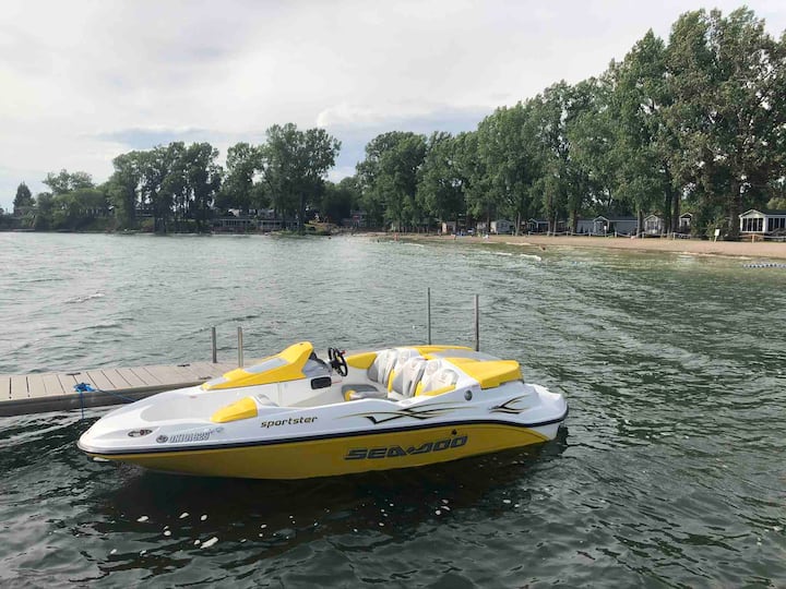 Cherry Beach Resort 3+1 Bedroom Summer Cottage - Prince Edward County