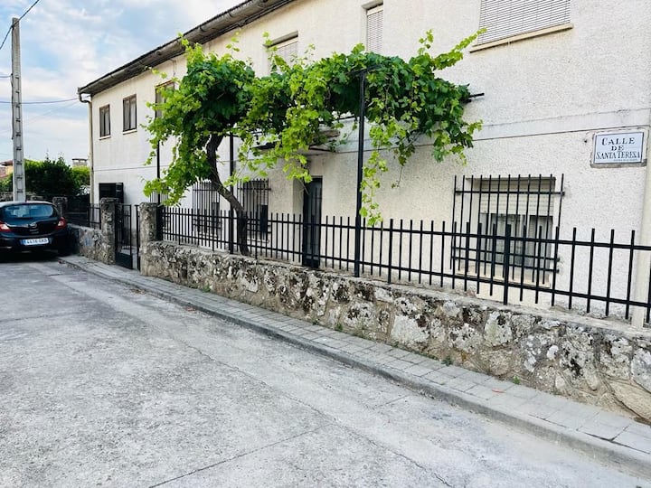 Casa Baja Con Vistas A La Sierra - La Adrada