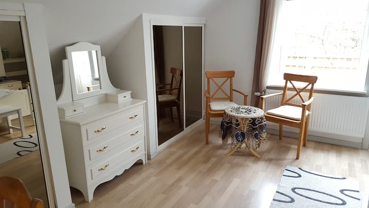 Large Bedroom In Swedish Villa - Linköping
