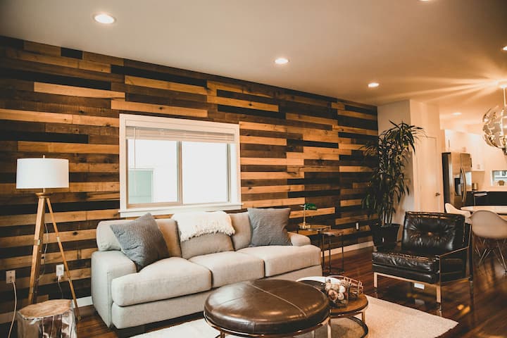 Monthly Rental-modern Lux By Lightrail To Anywhere - Seattle, WA