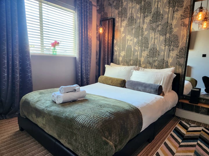 Autumn Awakening Room 2 - Dublin