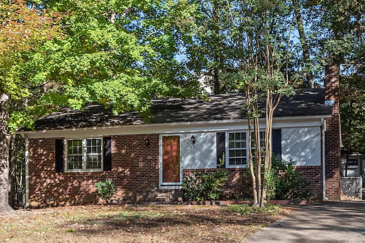 3br Kid Friendly  Fenced In Swingset - Raleigh, NC