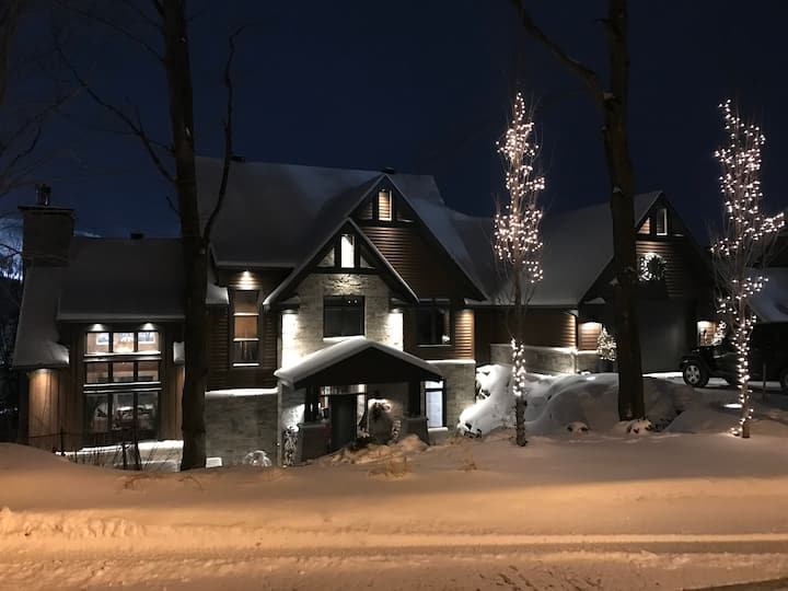 Spacious 5 Bedroom Ski In Ski Out Pool Spa Bromont - Bromont