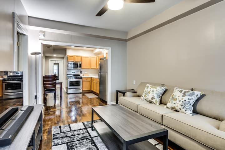Cozy 2br Garden Apt, Steps From Train - Chicago, IL