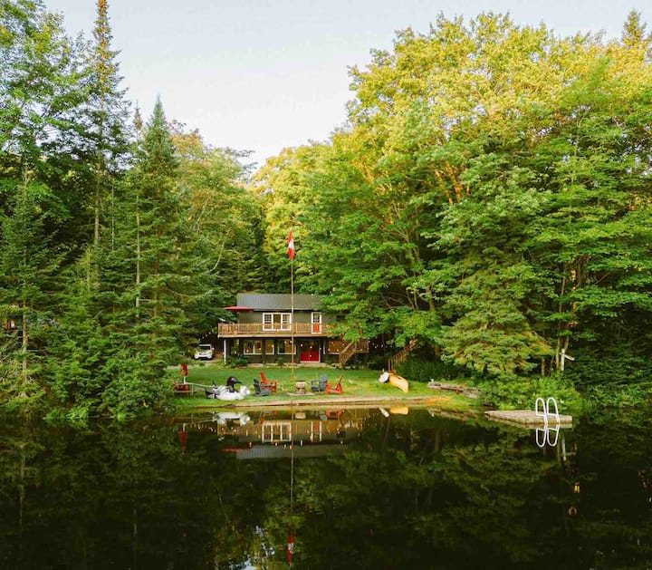 Year-round Retreat:waterfront Oasis- Cedar Hottub - Bracebridge