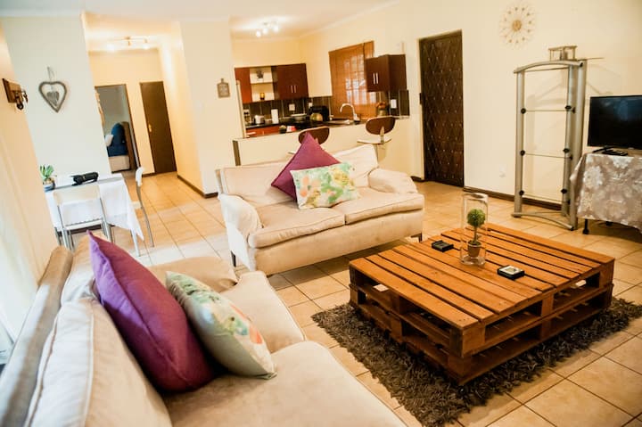 Ayahthembaa Holiday Home - Umhlanga