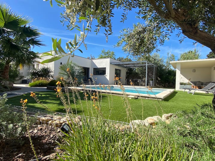 La Villa Cachée Pour 8 Personnes Avec Piscine - Narbona