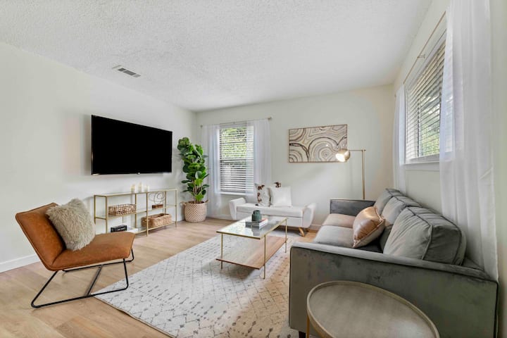 A Foodies Dream! Close To Downtown & Zilker! - West Lake Hills, TX