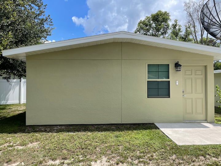 Adorable 1 Bedroom Guesthouse Near Usf - Tampa, FL