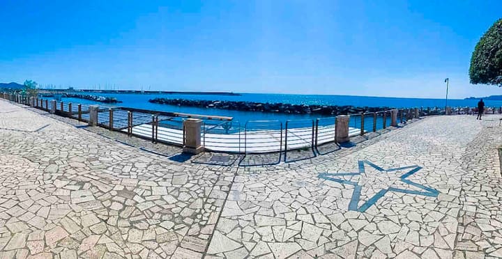 "House Of The Sea" - Chiavari