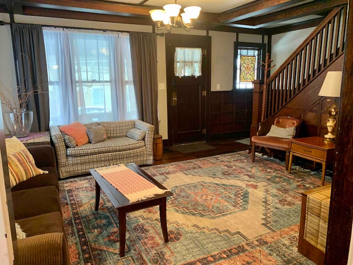 Boho Bungalow Off Main-one Block From Lovely Park - Chester, IN