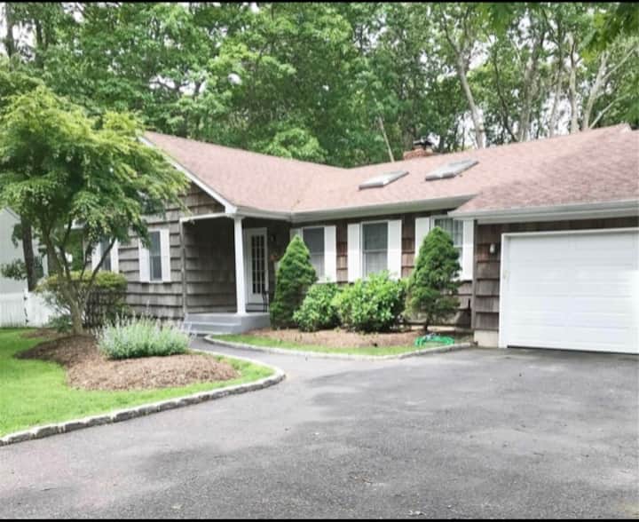 Relax And Enjoy At This Cozy Vacation Home! - Westhampton, NY