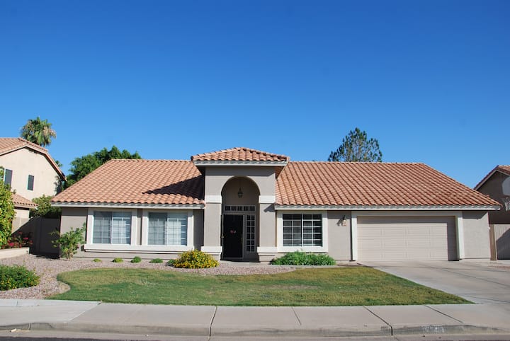Immaculate Spacious Relaxing Home 4 Bed/2 Bath - Mesa, AZ