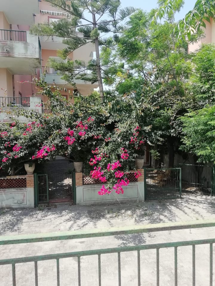 Spiaggia di Crucoli Torretta Alloggi e case vacanze - Calabria, Italia ...
