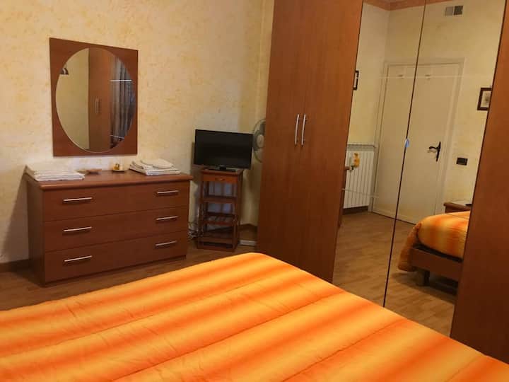 B&b Mirella's House. Room 1 Matrimoniale Con Bagno - Ardea