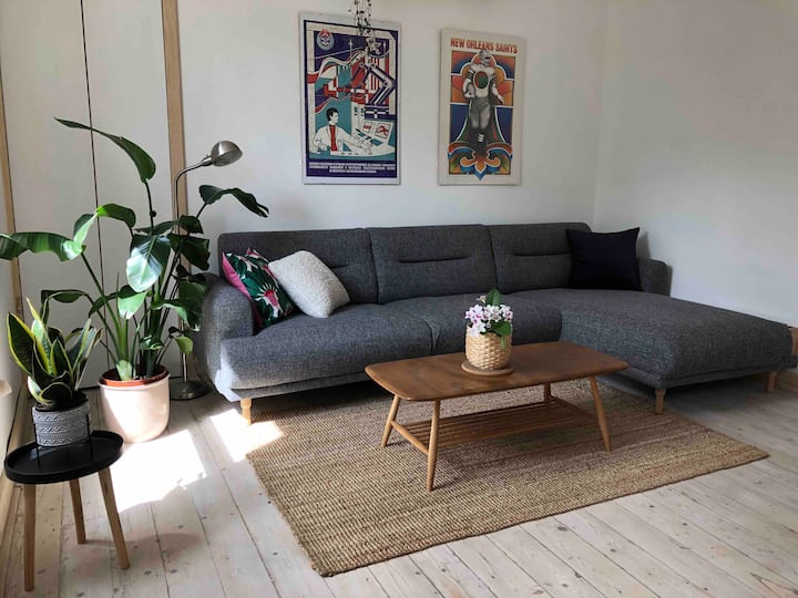 Historic Main Door Garden Flat In Leith - 