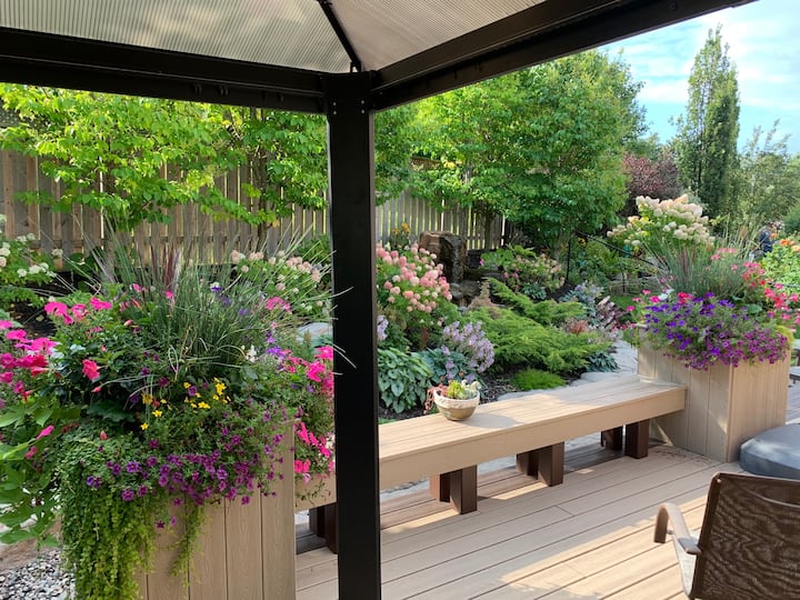 Executive Home Ideal For Professionals - Peterborough, ON, Canada