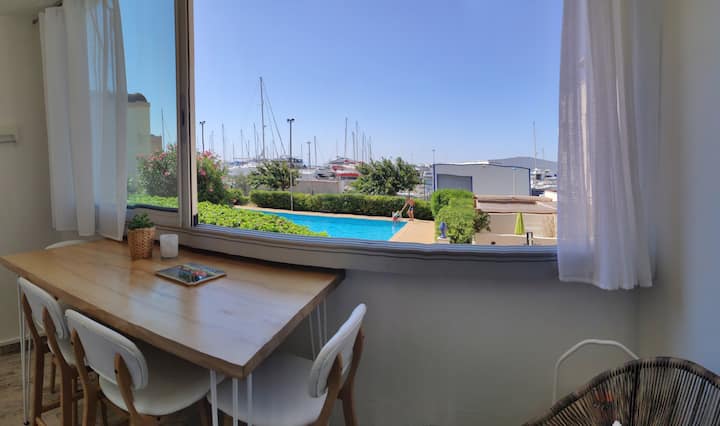 Charmant T2 De 27m2 Avec Balcon Loggia Vue Piscine - Gruissan