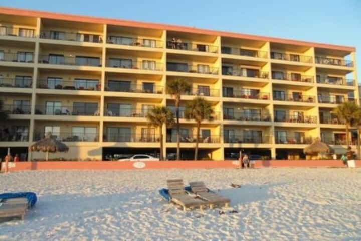 Beautiful Beachfront Condo On Madeira Beach, Fl - Redington Beach, FL