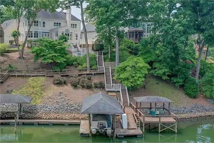 The Point At Lake Wylie– Luxury Waterfront Retreat - Lake Wylie, SC