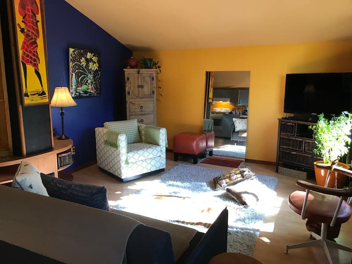 Cosy Woodland Cottage On Waterfront Property - Vancouver Island