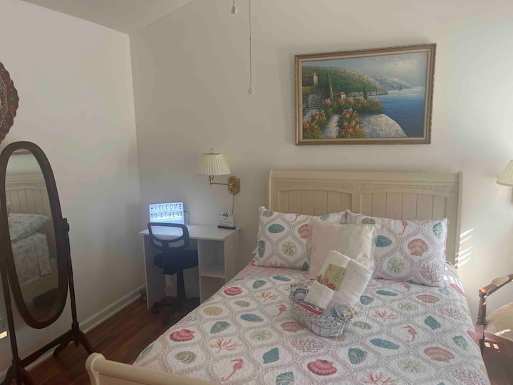 Comfort Room 1 — Near Uga Veterinary - Athens, GA