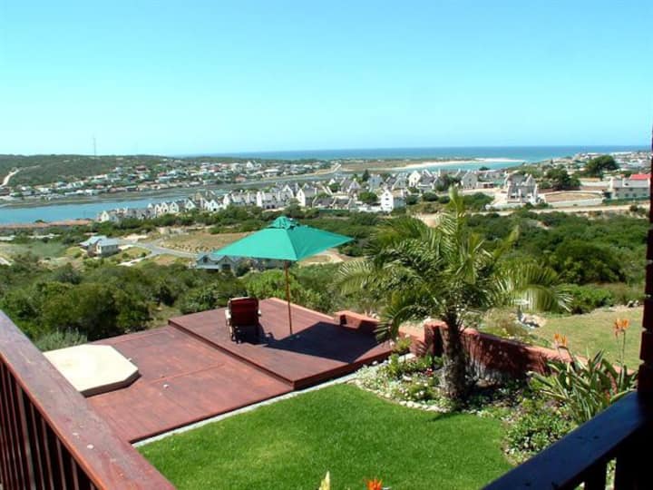 Generous Hillsidevilla With Seaview - Still Bay