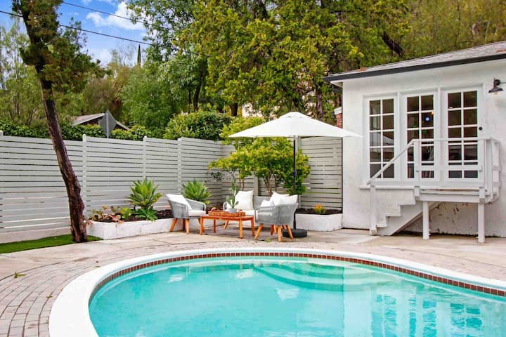 Hillside Farmhouse Pool Oasis Near Beaches - Calabasas, CA