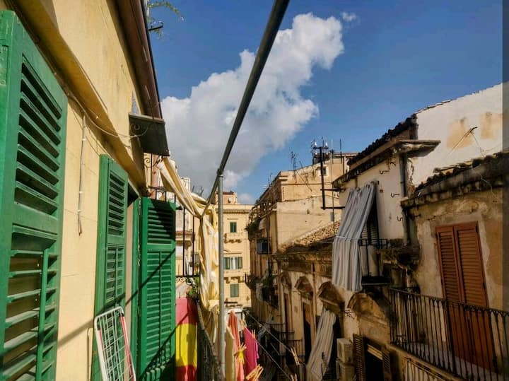 Appartamento Silenzioso E Luminoso In Centro - Palermo